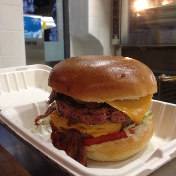 Burbee - artisanal burger & beer - Buenos Aires - Venezia - Via ...