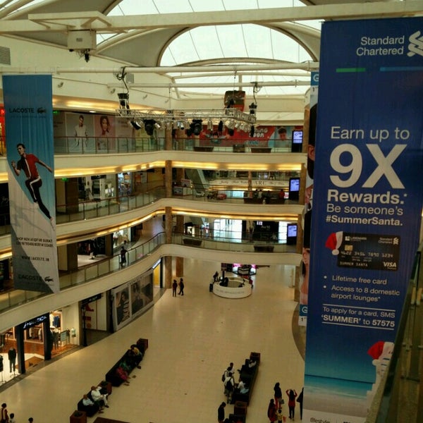 VR Surat - Shopping Mall in Sūrat