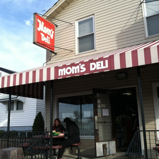 Mom's Deli - Lindenwood Park - 4412 Jamieson Ave