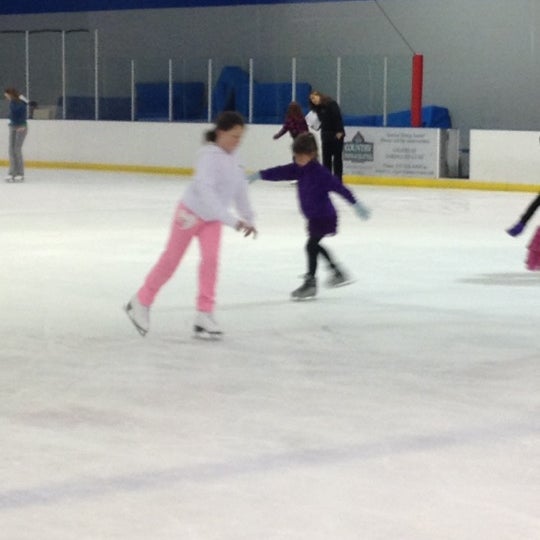 Leafs Ice Centre - Hockey Arena in West Dundee